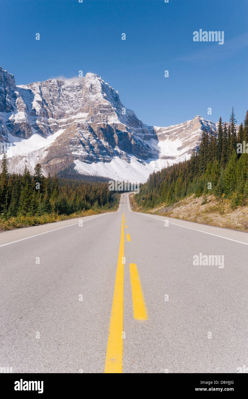The Icefields Parkway, route between Banff and Jasper in Banff-Jasper ...