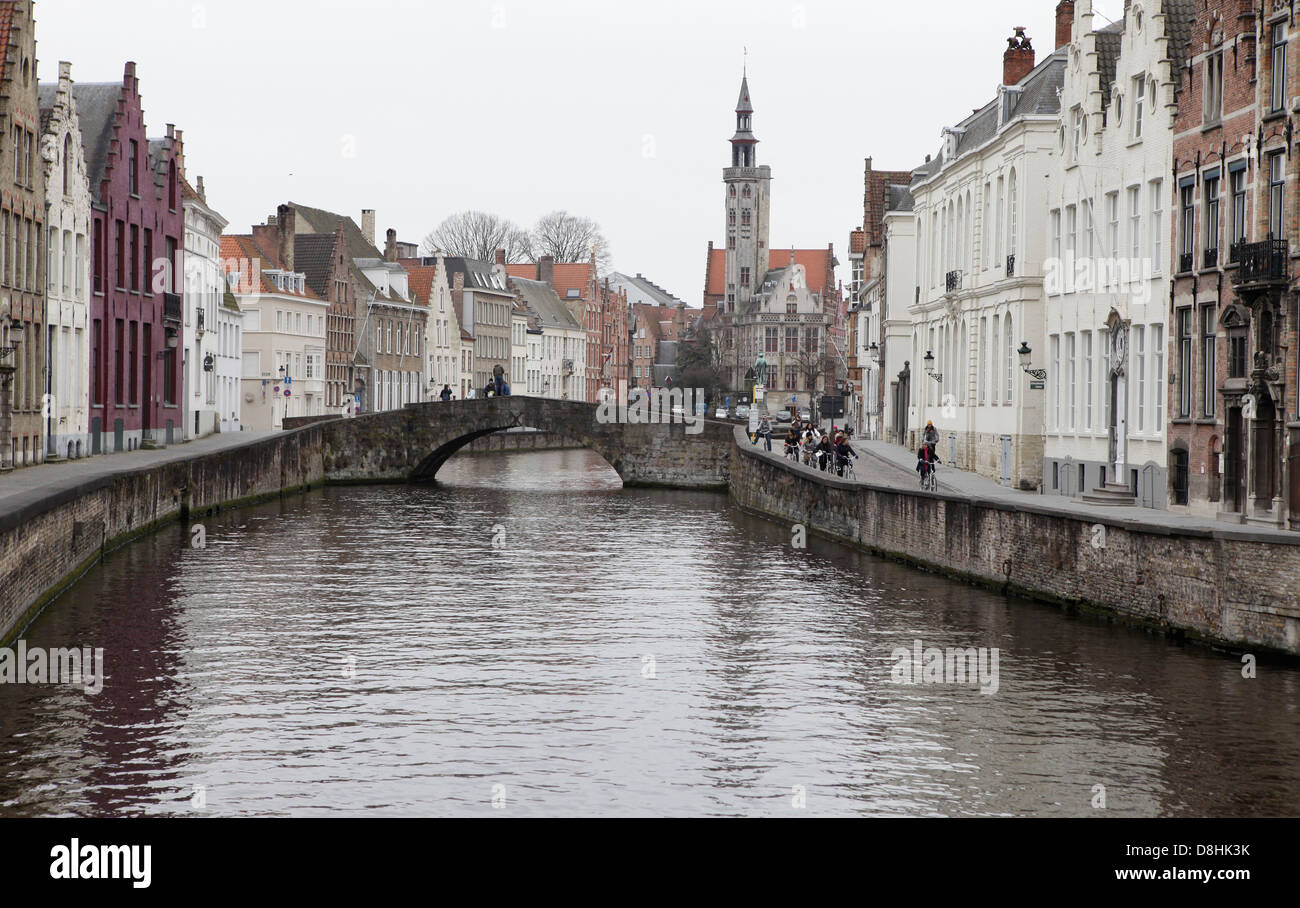 BRUGES, BELGIUM CANAL SCENE Stock Photo - Alamy