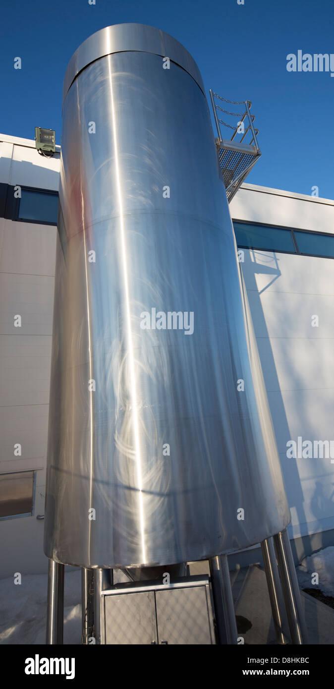 Liquid nitrogen tanks hi-res stock photography and images - Alamy