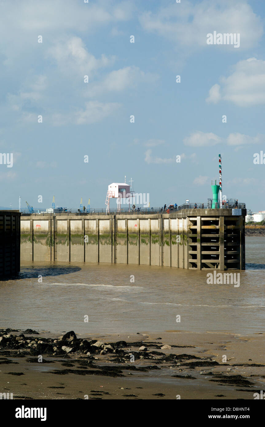 Cardiff bay barrage hi-res stock photography and images - Alamy