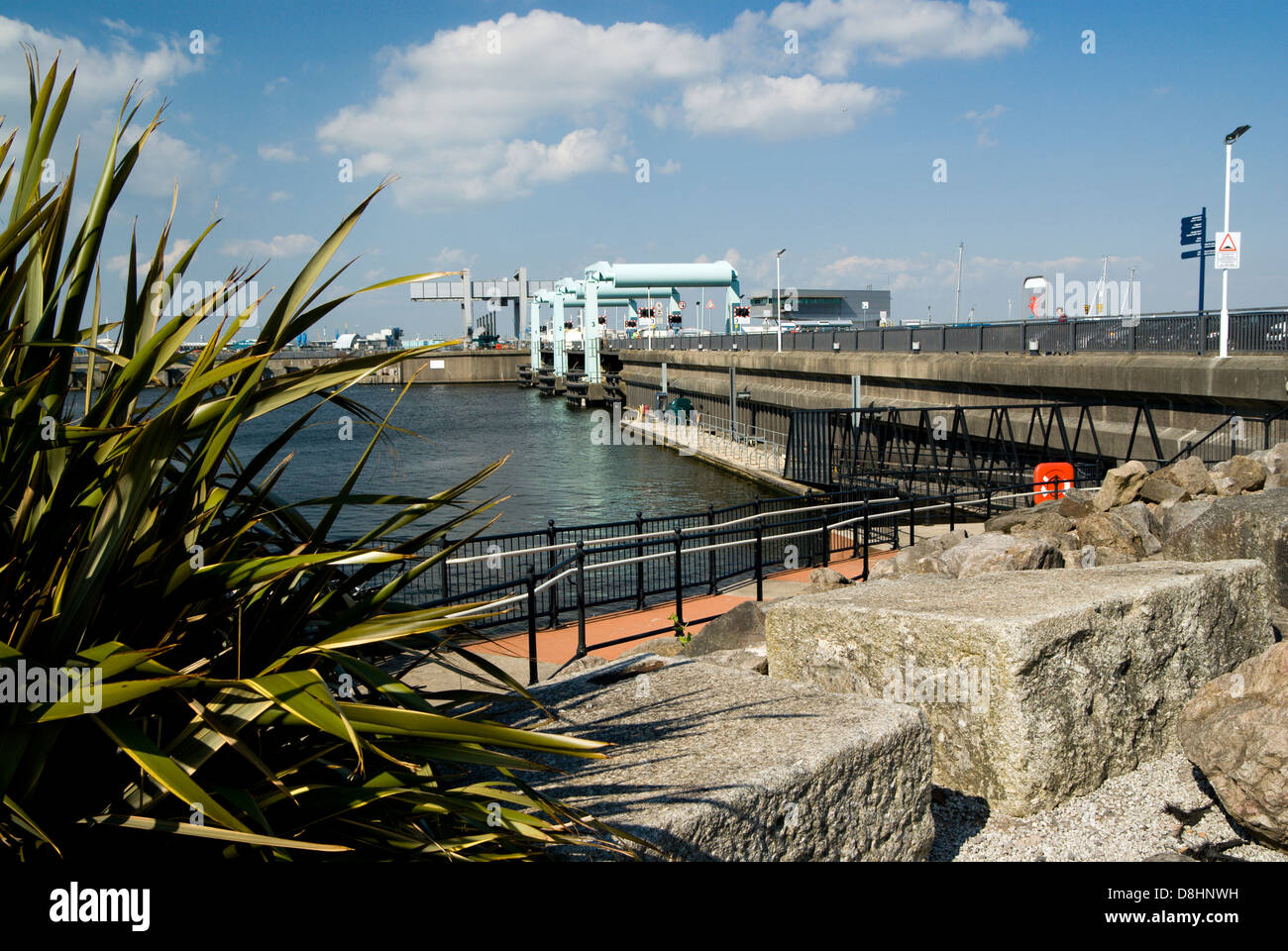 Cardiff bay barrage hi-res stock photography and images - Alamy