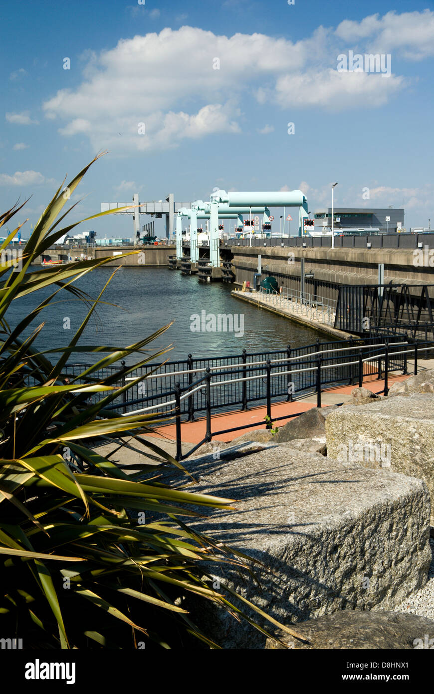Cardiff bay barrage hi-res stock photography and images - Alamy