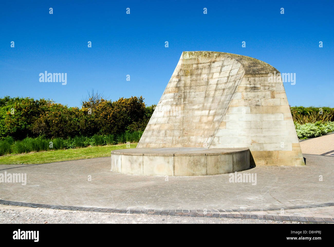 "Cader Idris" sculpture by Willian Pye, wetlands reserve, Cardiff Bay ...