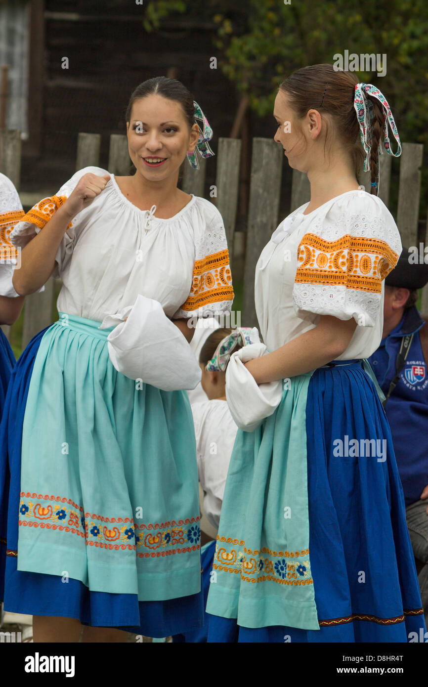 Folk girls in costume Stock Photo - Alamy