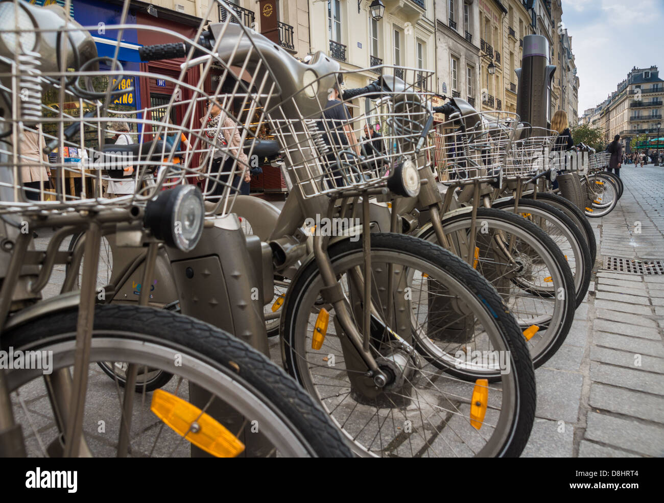 Paris, France. Vélib' (Bike rental scheme) stations Stock Photo - Alamy