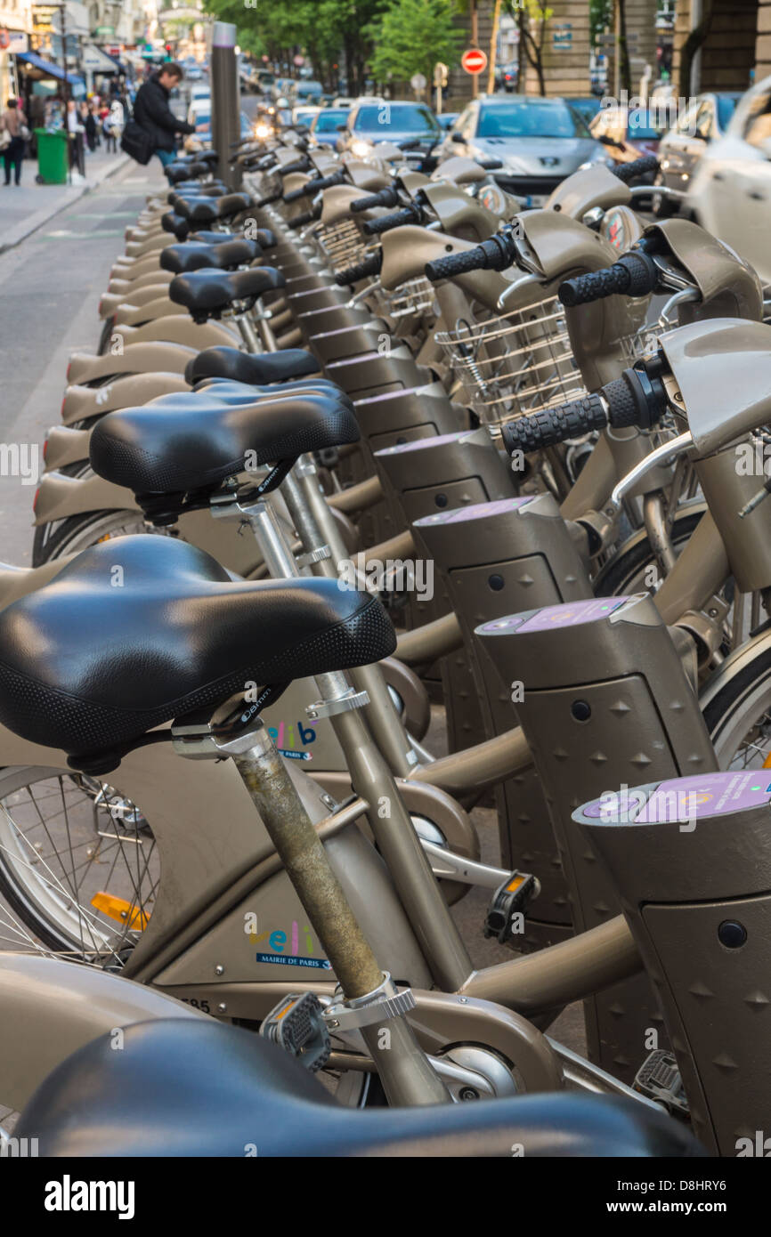 Paris, France. Vélib' (Bike rental scheme) stations Stock Photo - Alamy