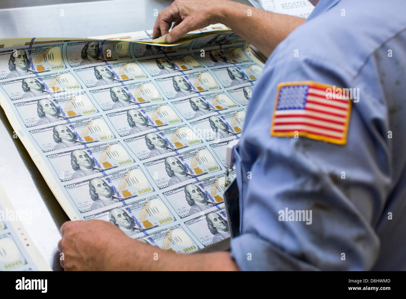 Printing money hi-res stock photography and images - Alamy