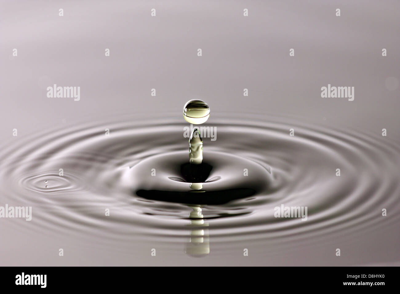 The Water drop close up into a beautiful shape Stock Photo - Alamy