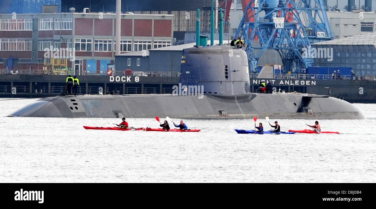A newly built submarine for the Israeli Navy returns from the Baltic ...