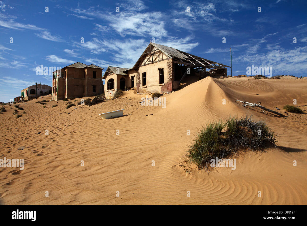 Abandoned houses, Kolmanskop Ghost Town, near Luderitz, Namibia, Africa ...