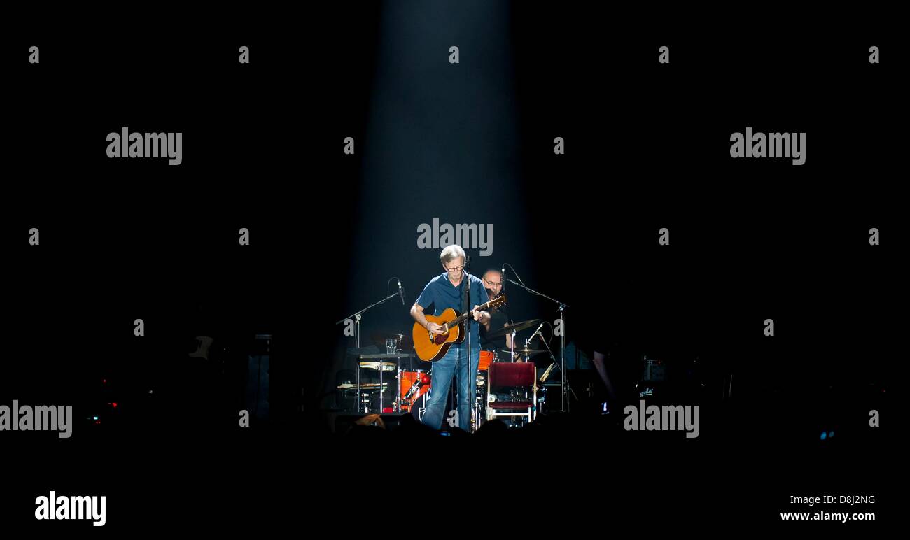 Eric clapton on stage hi-res stock photography and images - Alamy