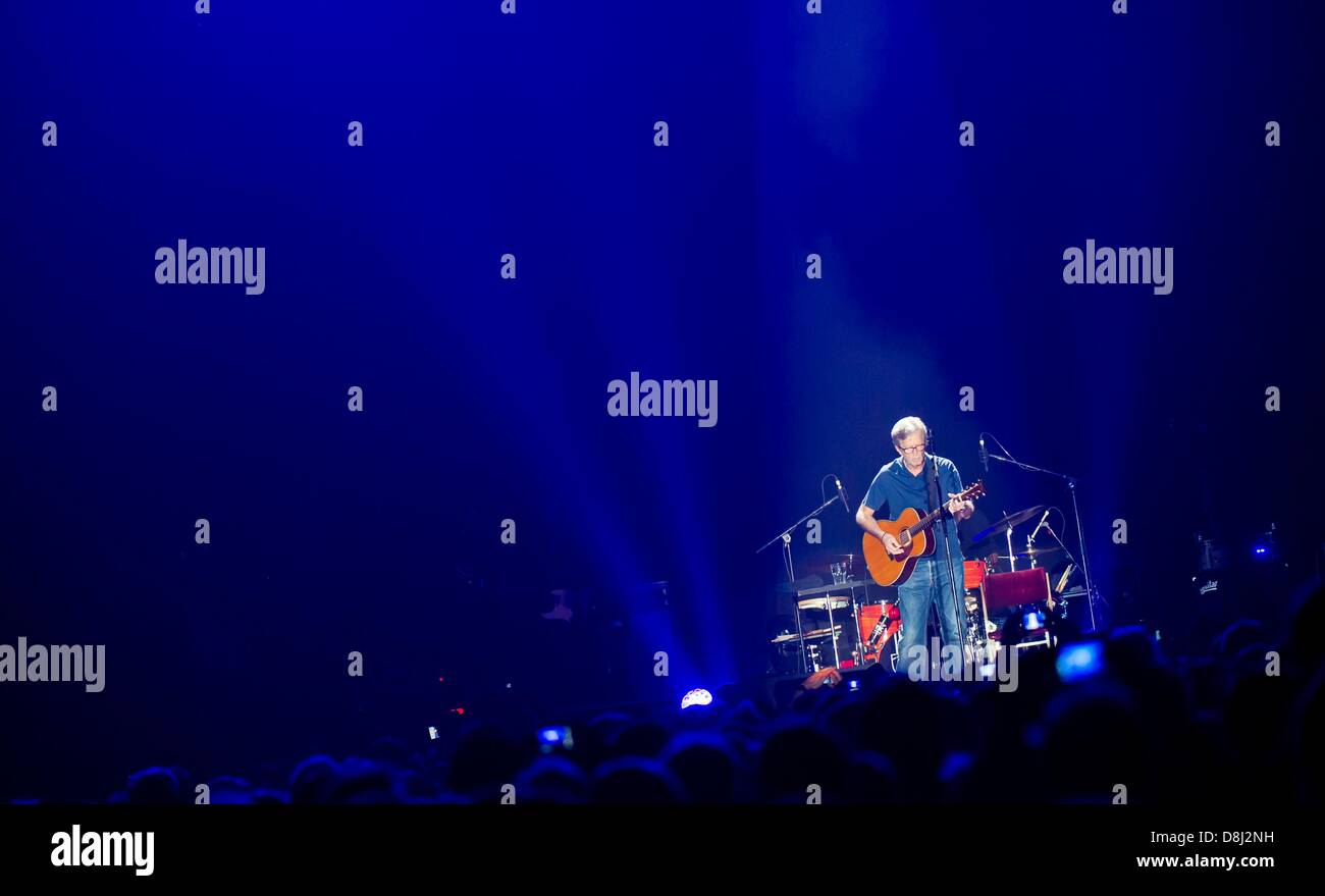 Eric clapton on stage hi-res stock photography and images - Alamy