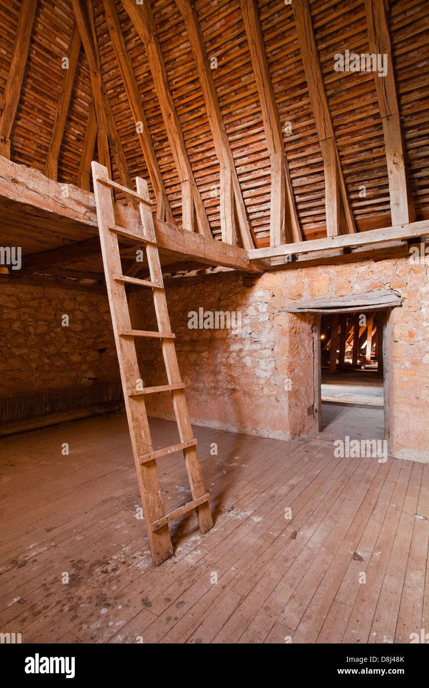Ladder beams hi-res stock photography and images - Alamy