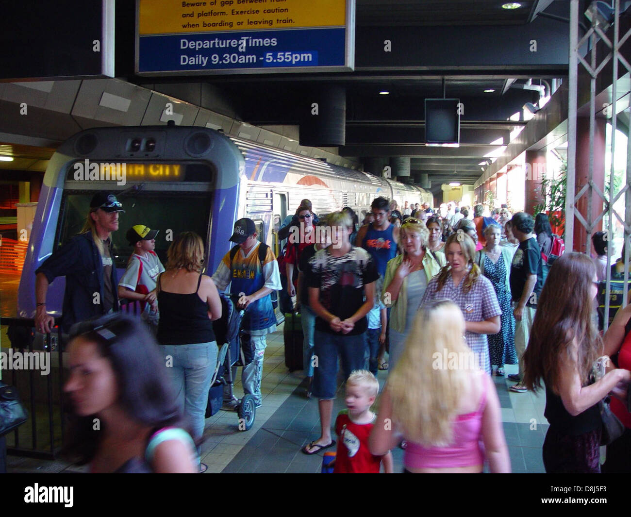 Full train platform perth railway station Stock Photo - Alamy