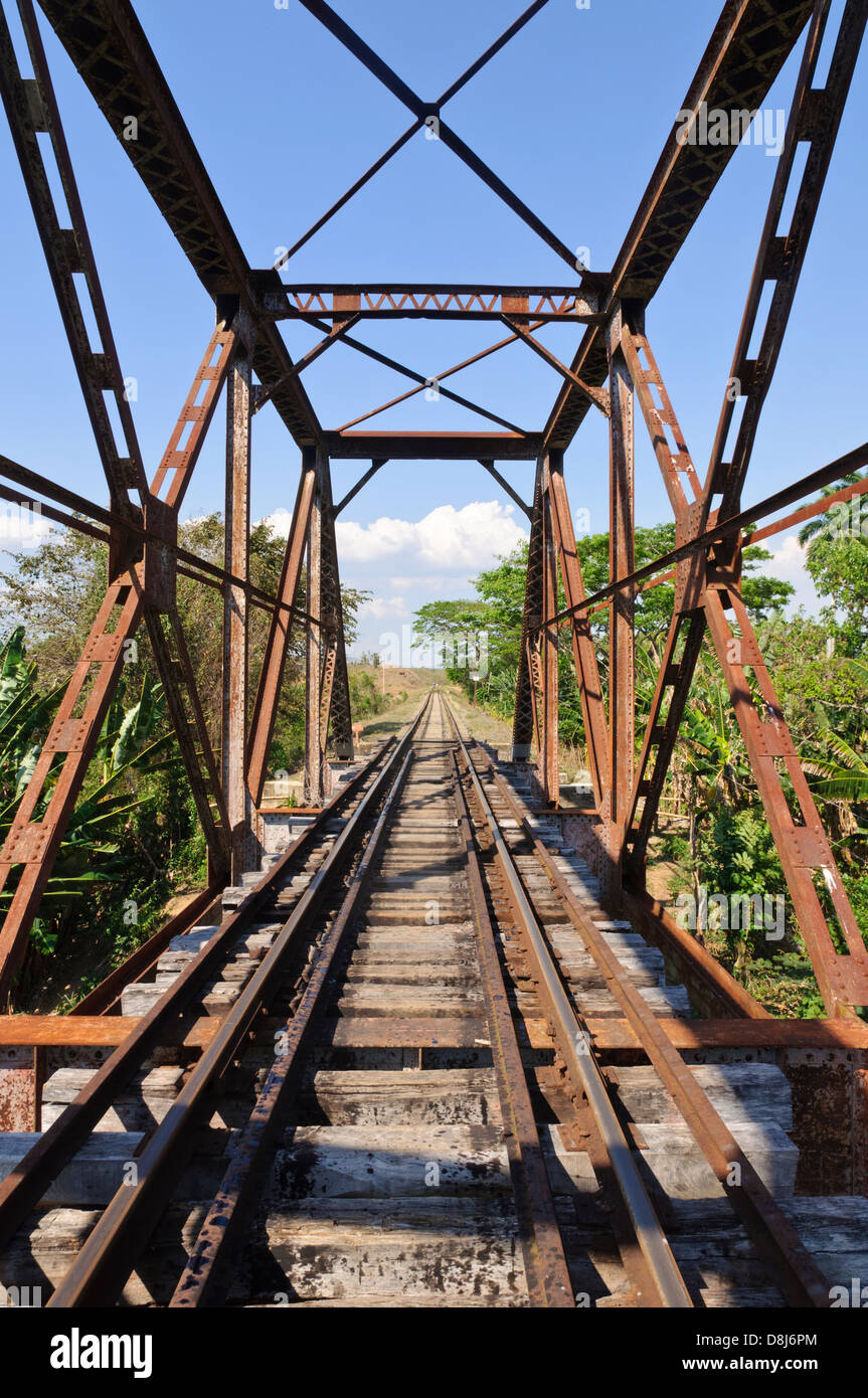 Cuban railway track hi-res stock photography and images - Alamy
