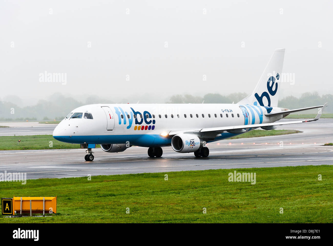 Flybe Embraer ERJ-170-200LR 175LR G-FBJH Airliner Taxiing on Arrival at ...