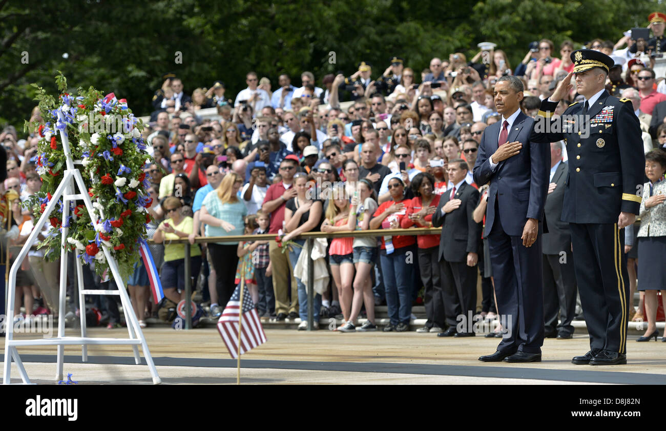 US President Barack Obama stands with Gen. Michael S. Linnington for ...