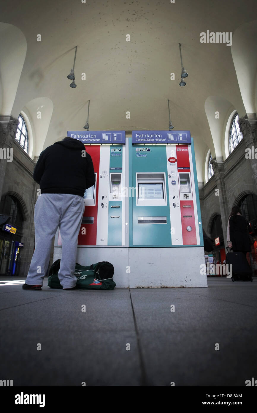 A man uses a ticket vending machine of Deutsche Bahn in Wiesbaden ...