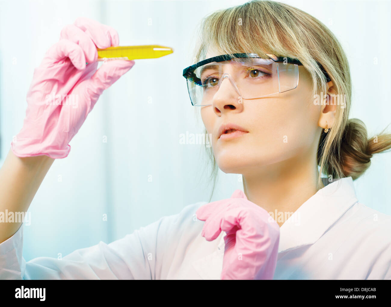 Test tube yellow solution hi-res stock photography and images - Alamy