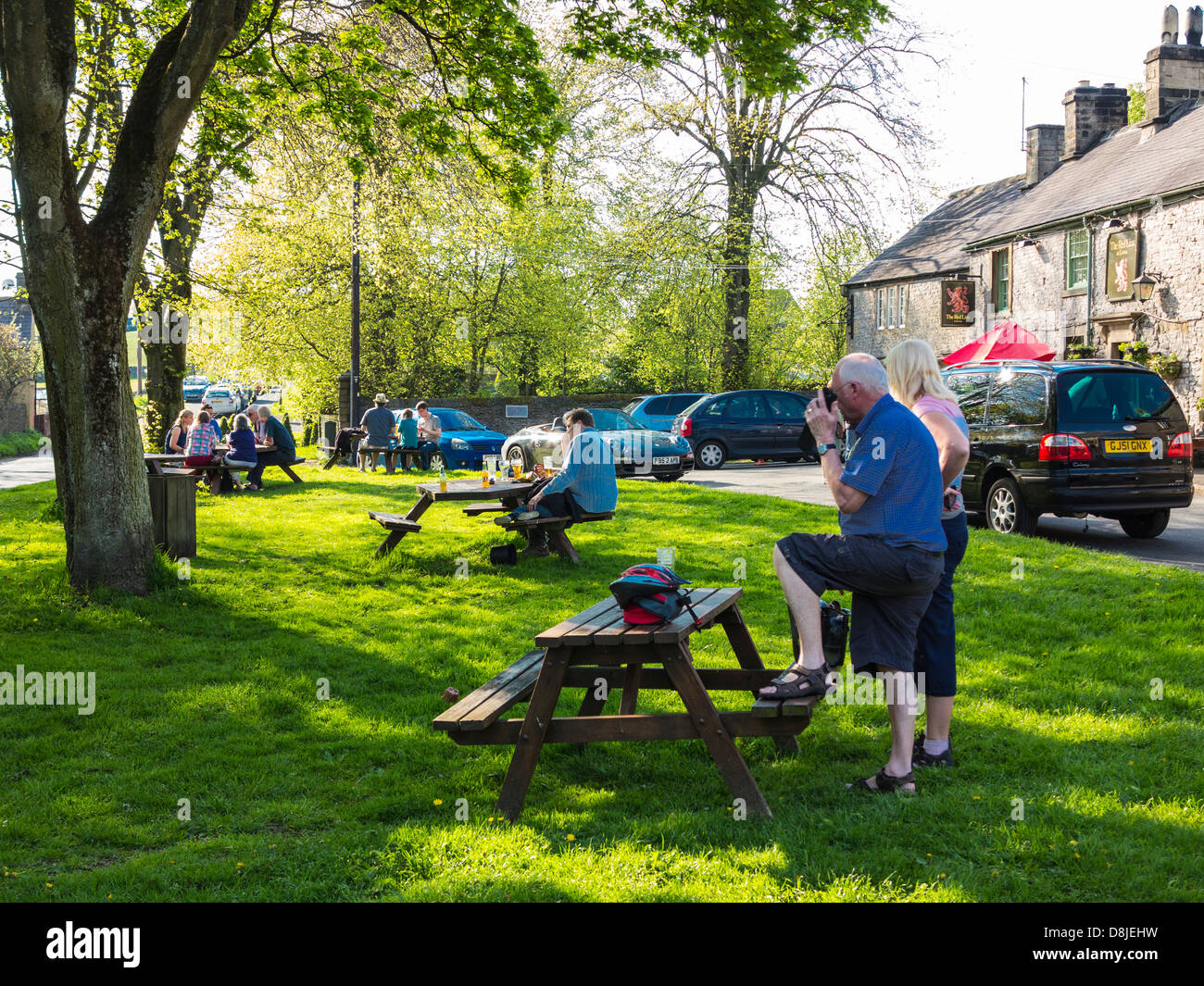 Village green by the Red Lion pub in Litton, Derbyshire, England Stock ...