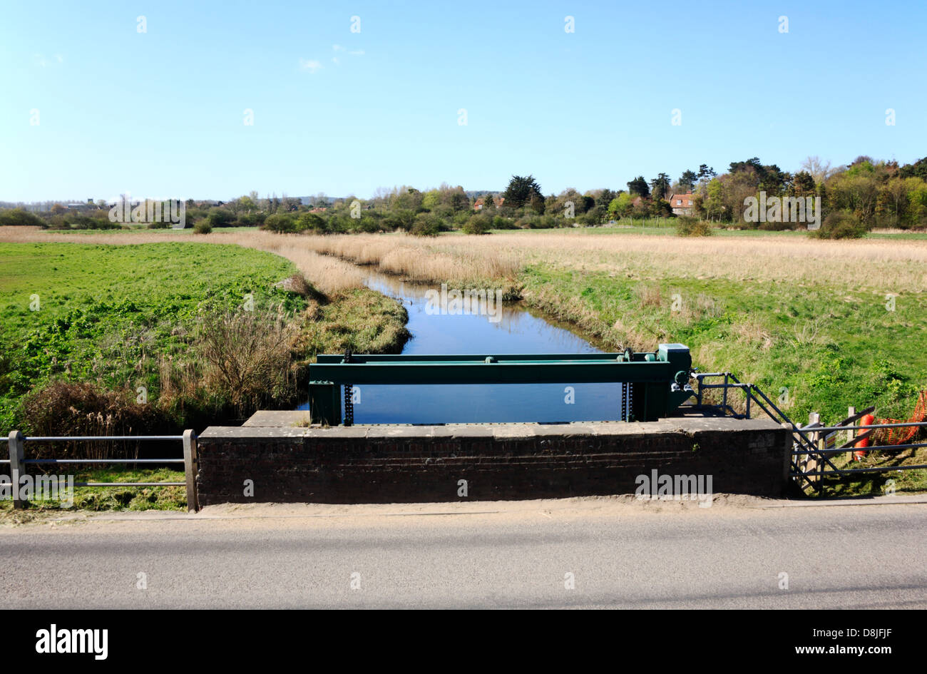 Sluice gate river hi-res stock photography and images - Alamy