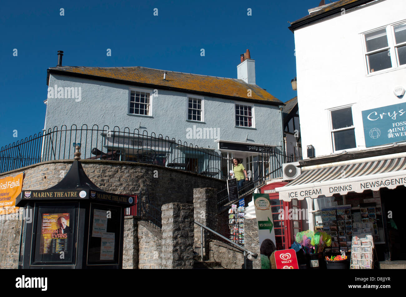 Lyme regis and cliff hi-res stock photography and images - Alamy