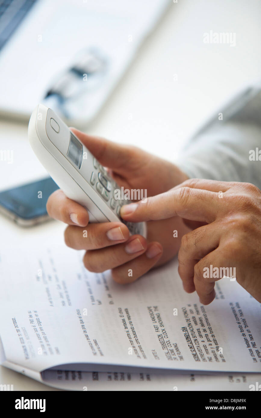 Man holding cell phone, cropped Stock Photo - Alamy