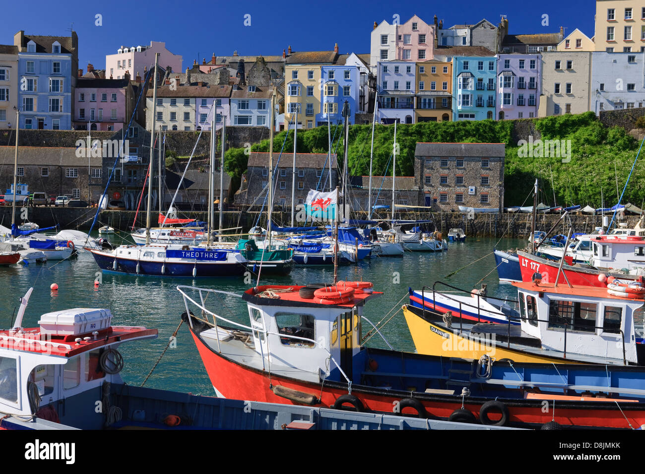 Tenby boats hi-res stock photography and images - Alamy