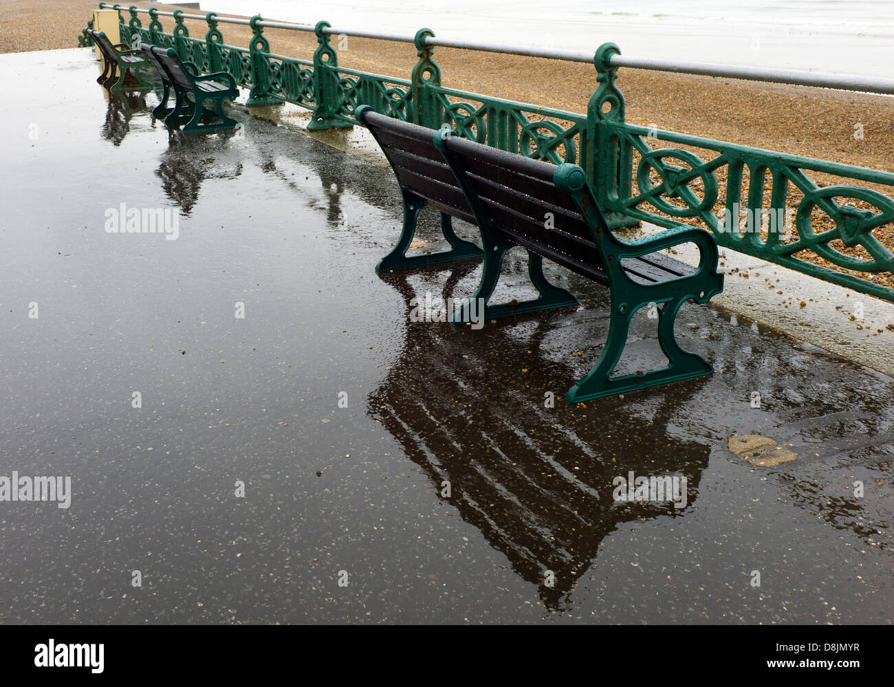 Seating in the rain hi-res stock photography and images - Alamy