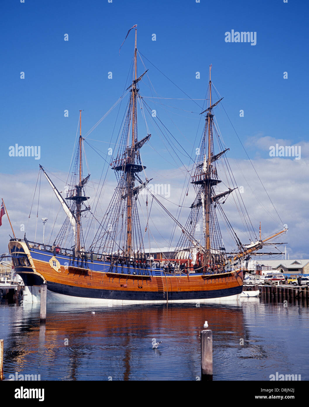 Hms endeavour hi-res stock photography and images - Alamy