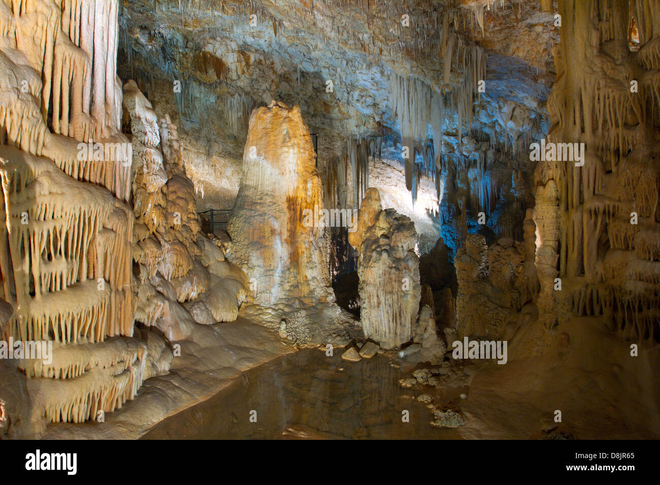 Stalactite stalagmite cavern Stock Photo - Alamy