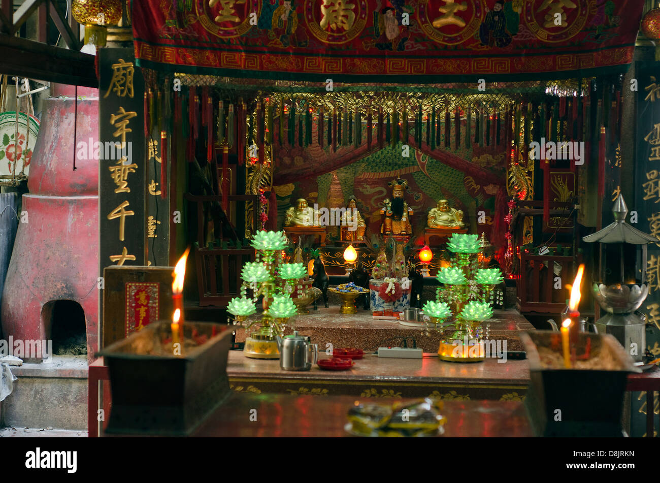 Small chinese china shrine bangkok town hi-res stock photography and ...