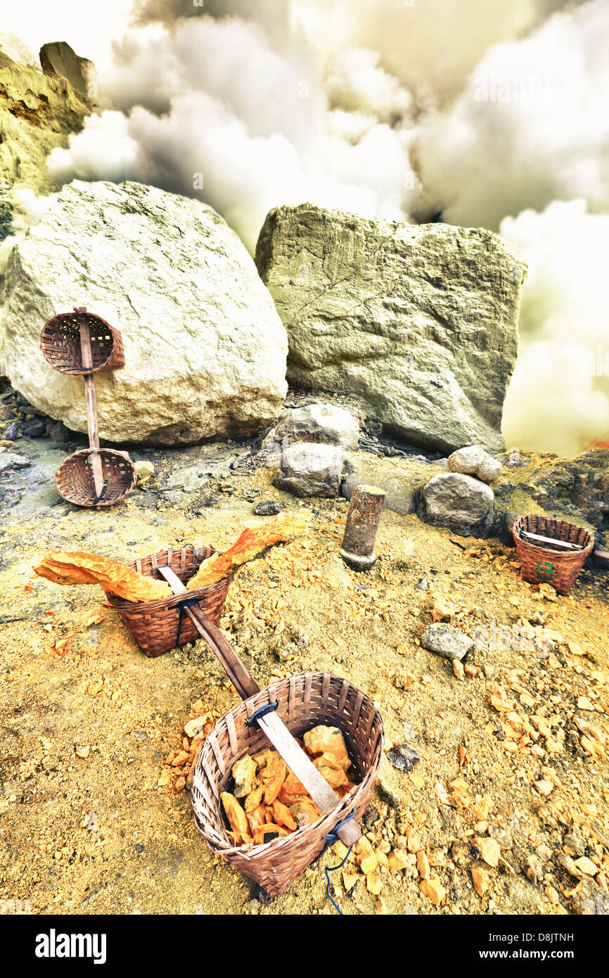 Liquid sulfur hi-res stock photography and images - Alamy