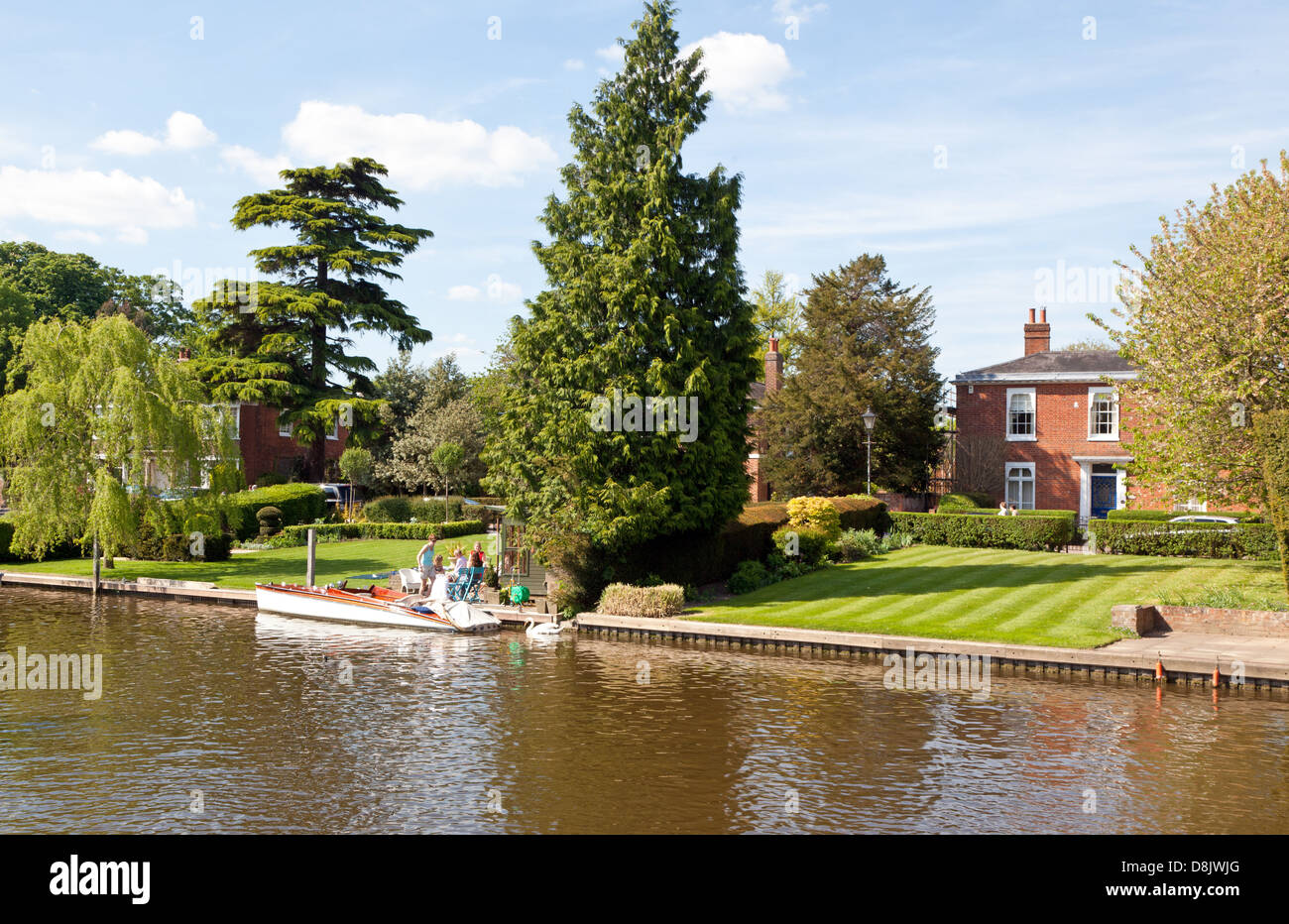 Riverside house thames hi-res stock photography and images - Alamy