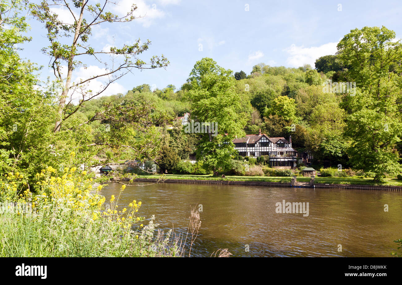 Riverside house hi-res stock photography and images - Alamy