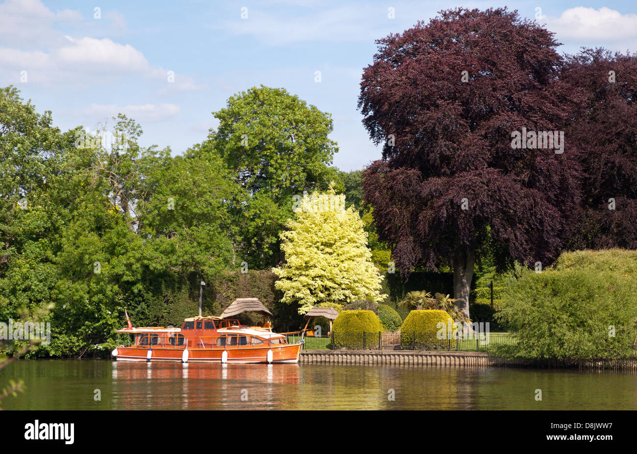 Riverside house hi-res stock photography and images - Alamy