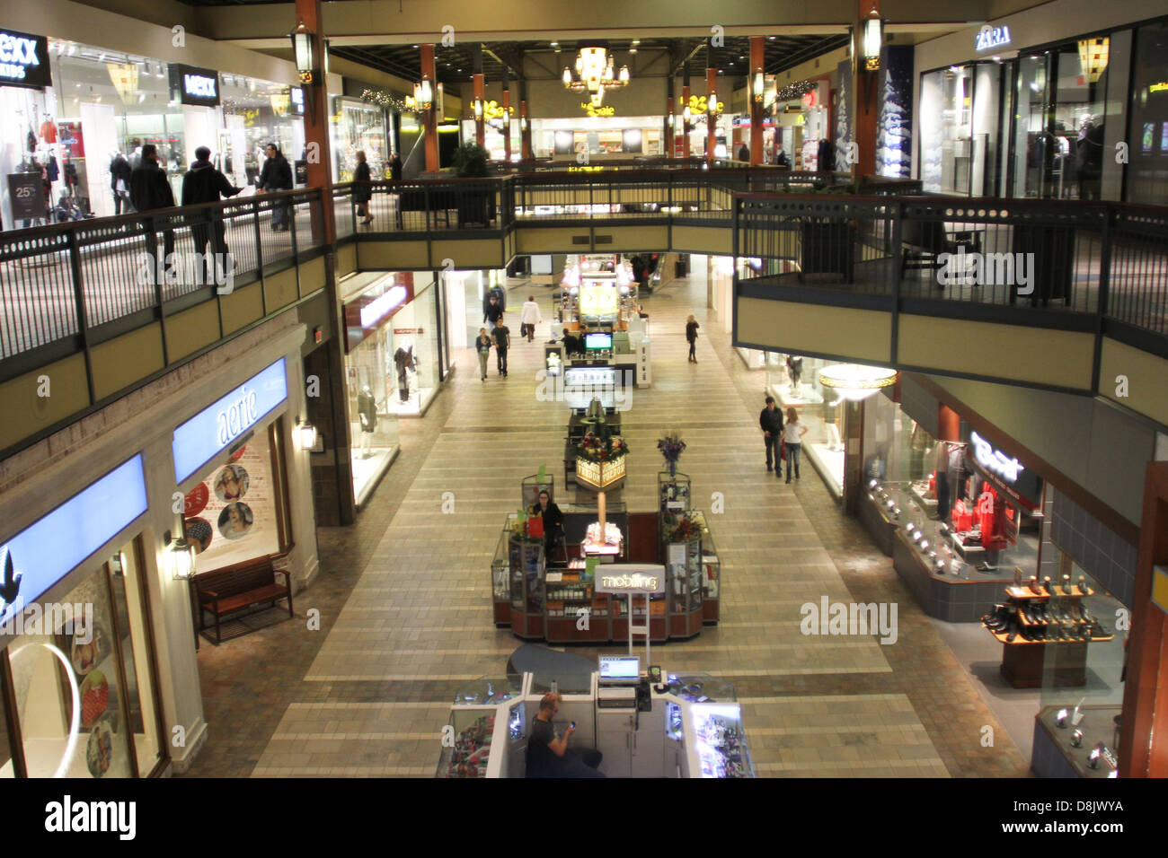 Holiday shoppers at the Promenades shopping mall in St-Bruno , Quebec ...