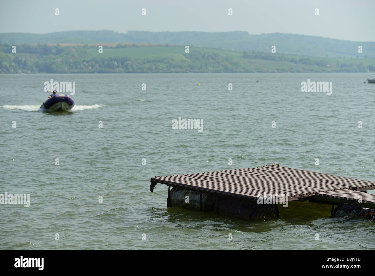 Floating dock in a bay Stock Photo - Alamy