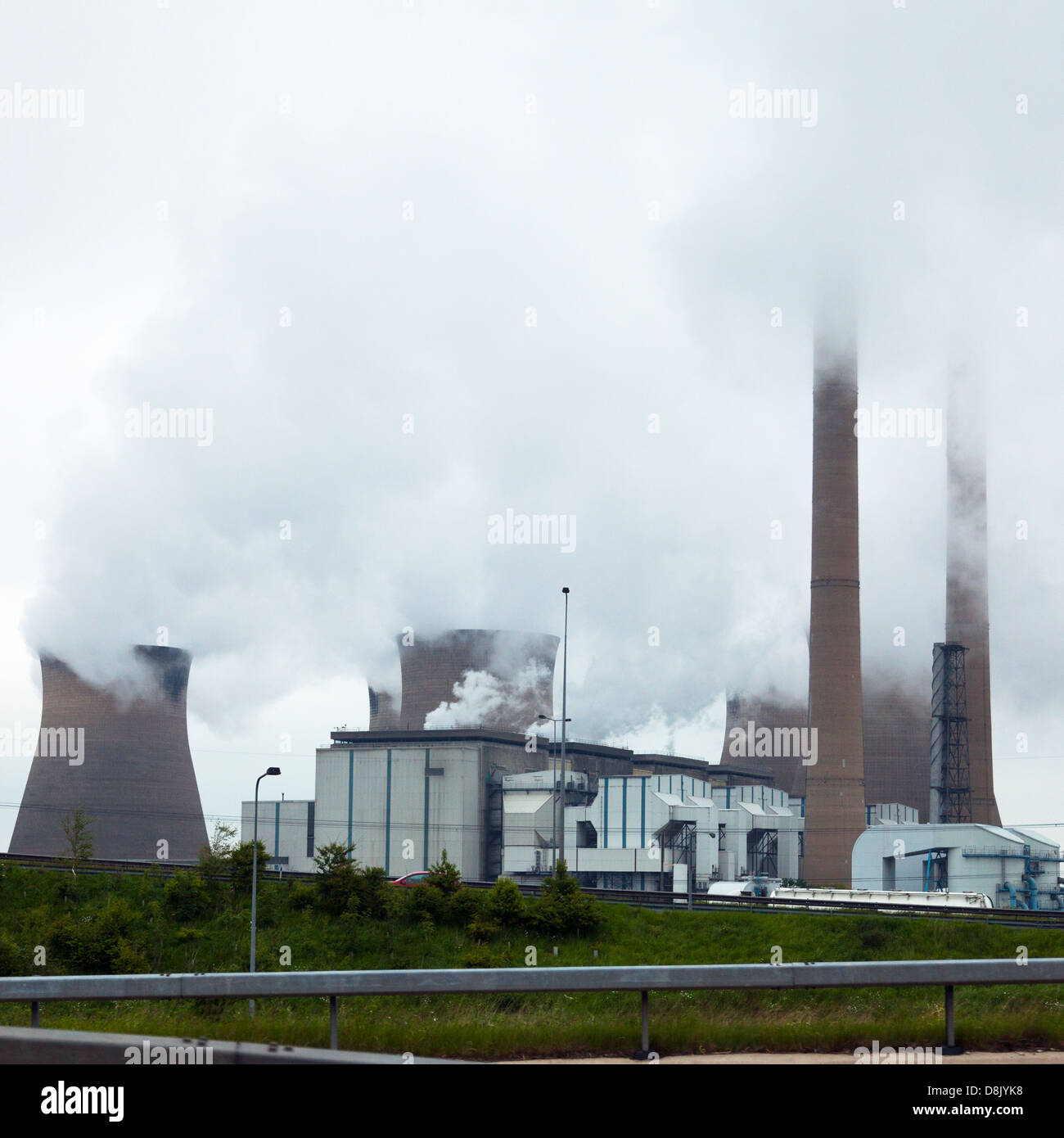 Pollution from cooling towers at Ferrybridge 'C' Power Station plant ...