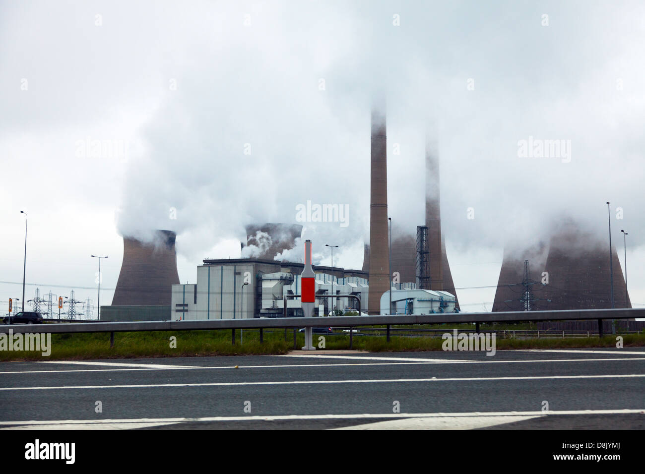 Pollution from cooling towers at Ferrybridge 'C' Power Station plant ...