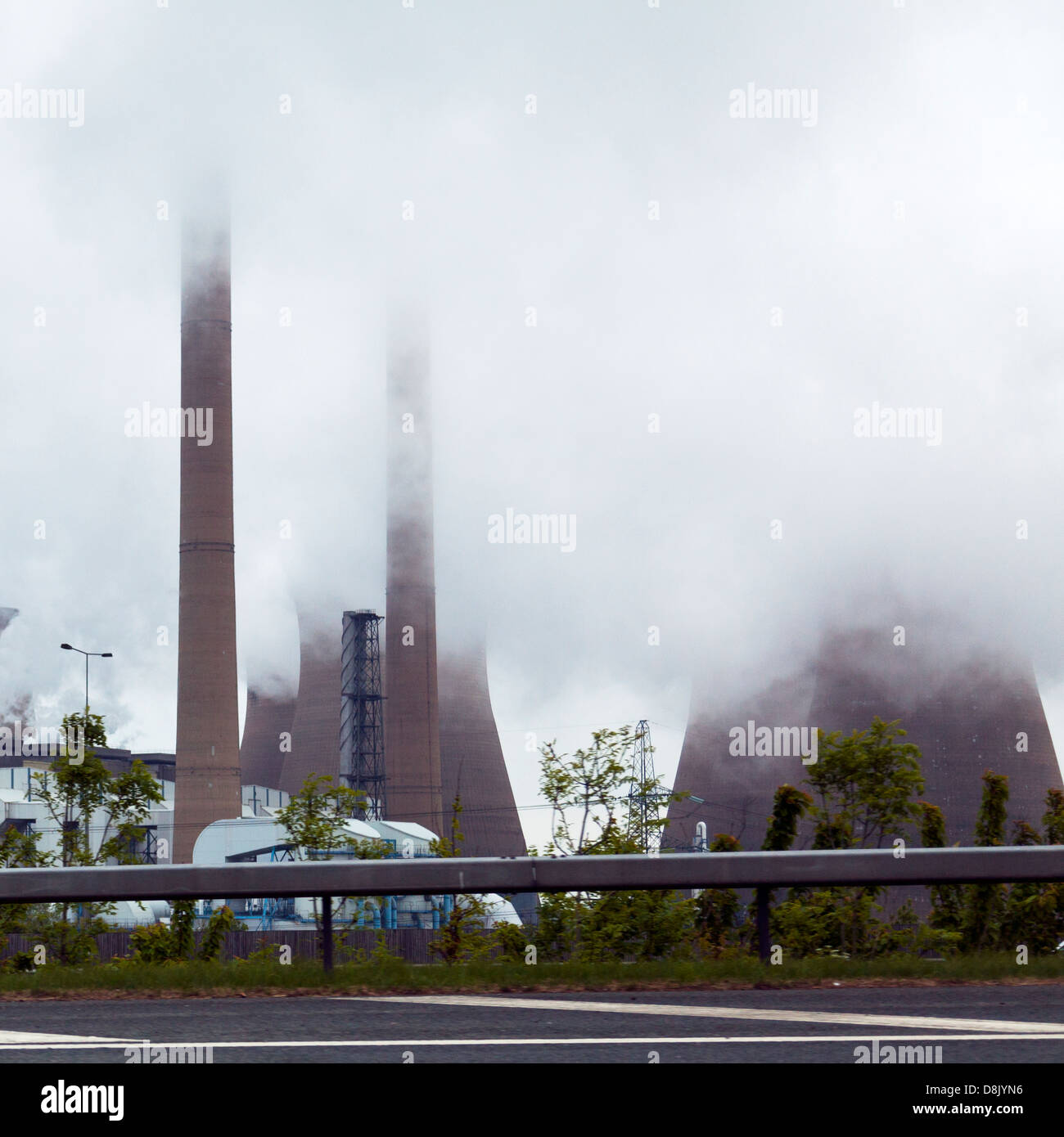 Pollution from cooling towers at Ferrybridge 'C' Power Station plant ...