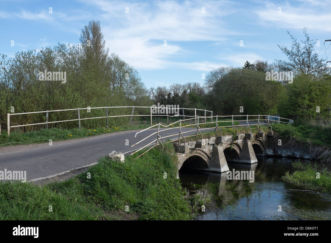 Bridge in the village of East Kennet Stock Photo - Alamy