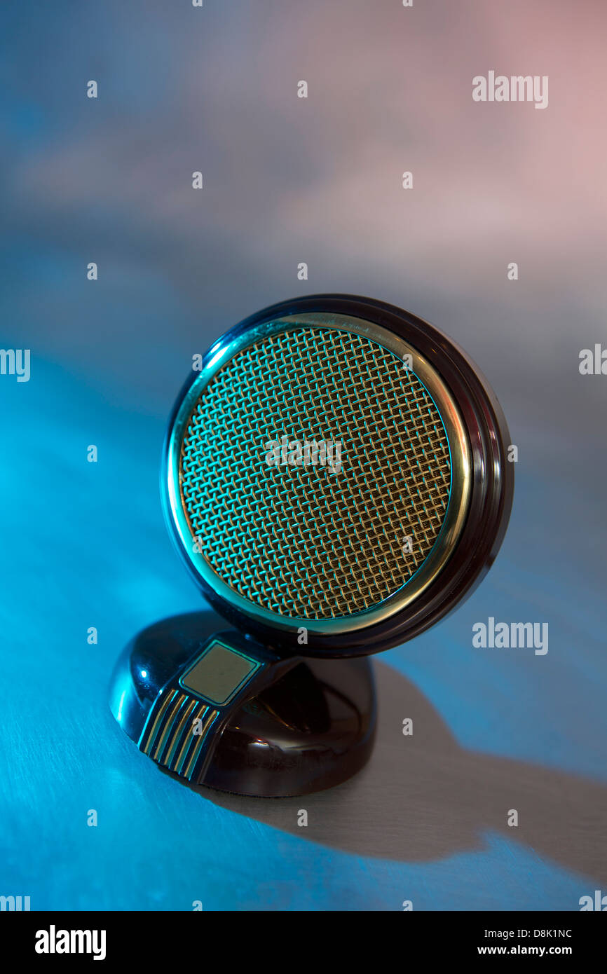 Gold microphone hi-res stock photography and images - Alamy