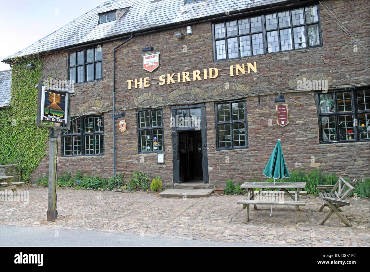 The skirrid mountain inn hi-res stock photography and images - Alamy