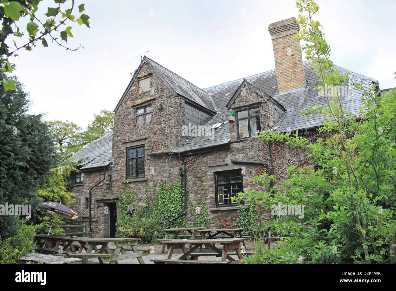 Skirrid mountain inn hi-res stock photography and images - Alamy