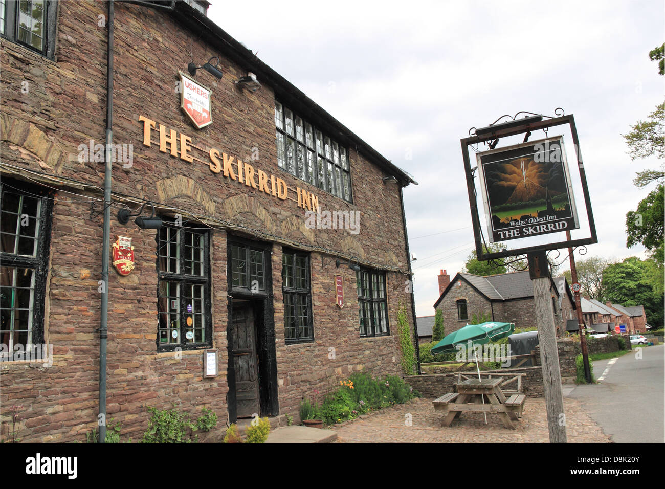 The skirrid mountain inn hi-res stock photography and images - Alamy