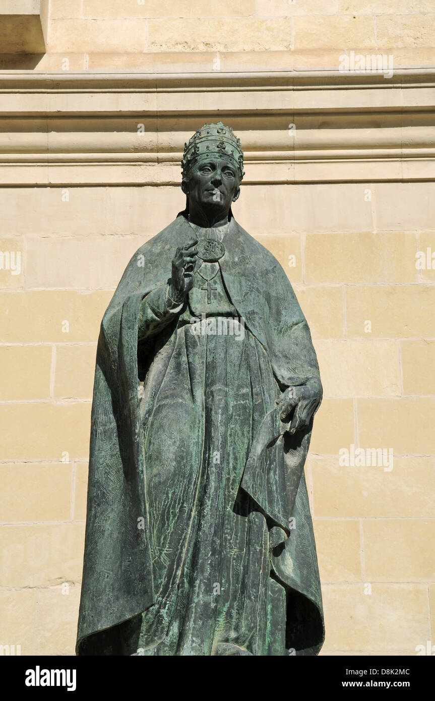 Statue of Pope Stock Photo - Alamy