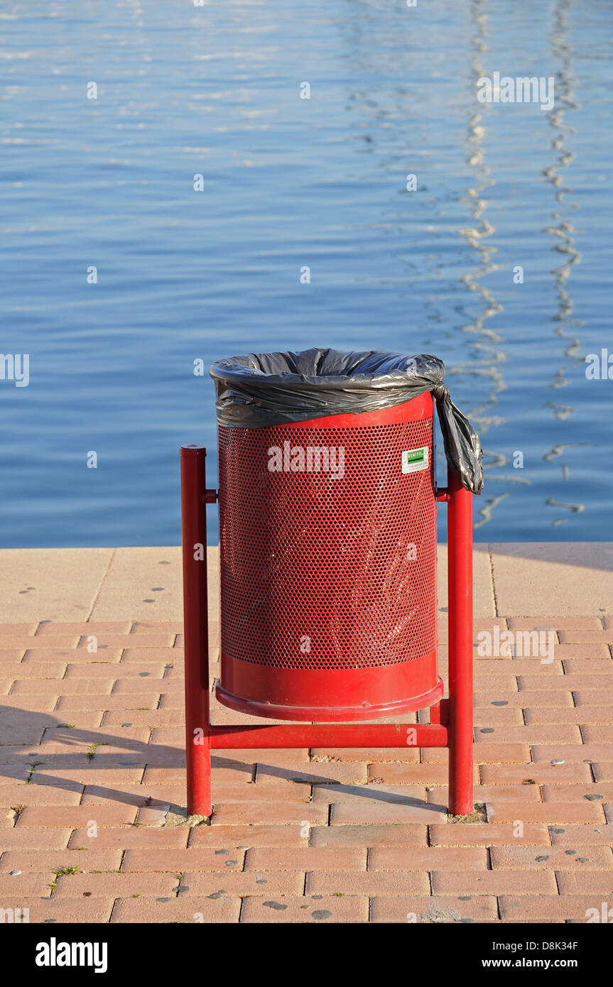 Muelleimer hi-res stock photography and images - Alamy