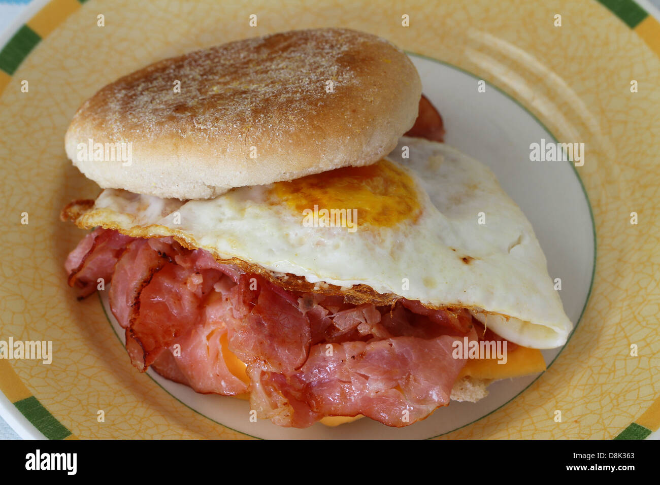 English muffin with fried egg and bacon Stock Photo - Alamy