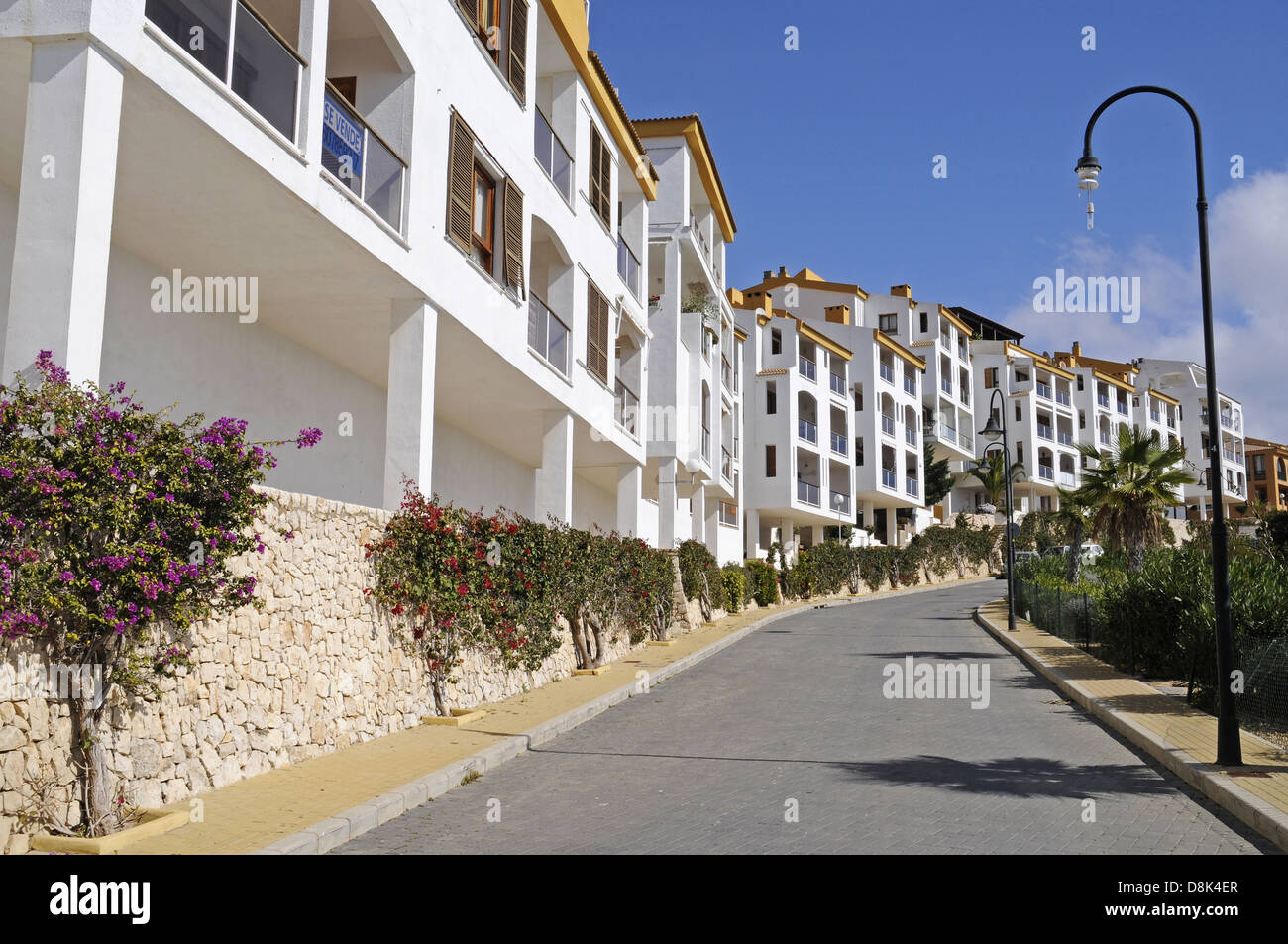 Moderne spanische architektur hi-res stock photography and images - Alamy